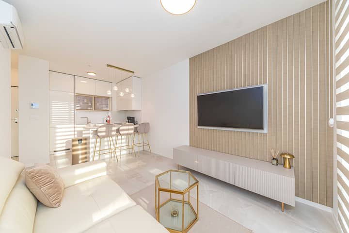 Urban&chick Apt With Garage - Split