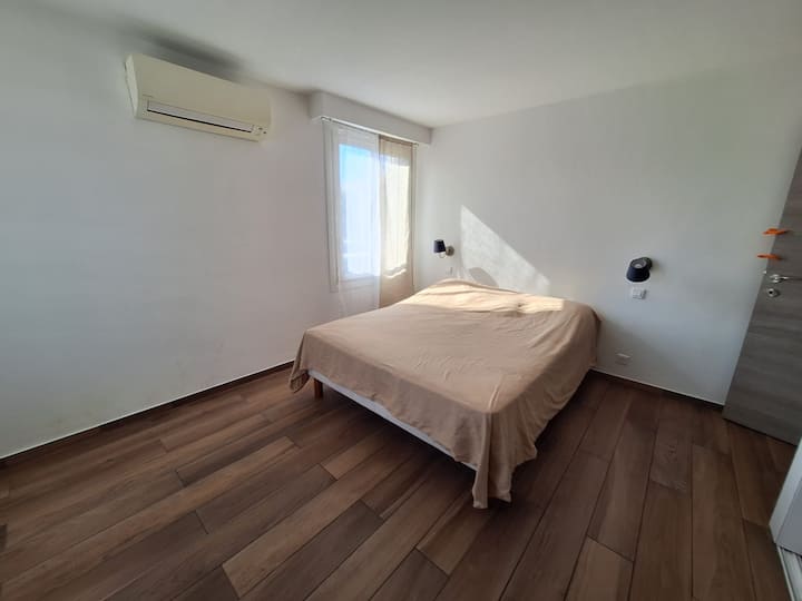 Chambre Lit Double à Cannes - Cannes