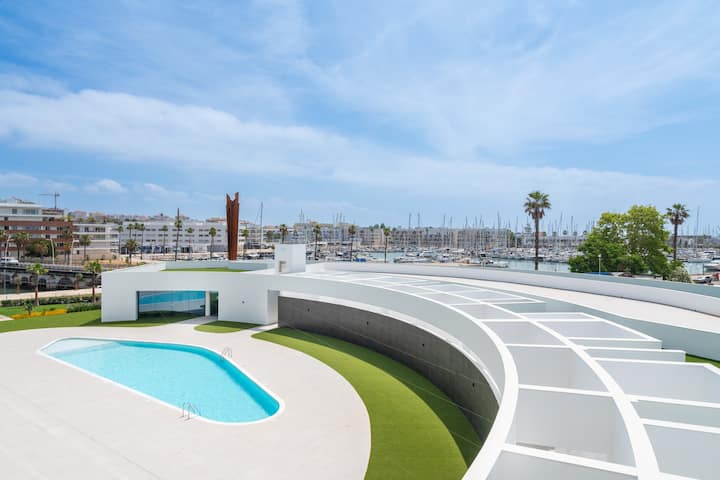 Designer Marina View Apartment (Cs 4-2b) - Lagos