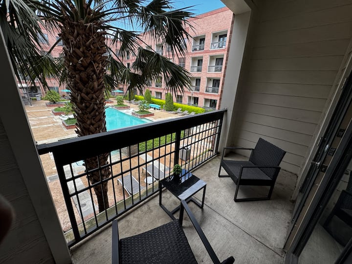 Houston Serenity W/ Pool View - Houston, TX
