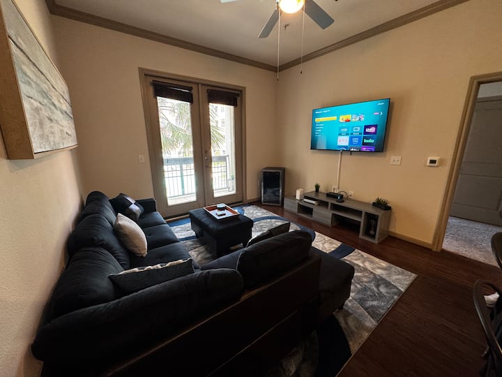 Houston Serenity W/ Pool View - Houston, TX