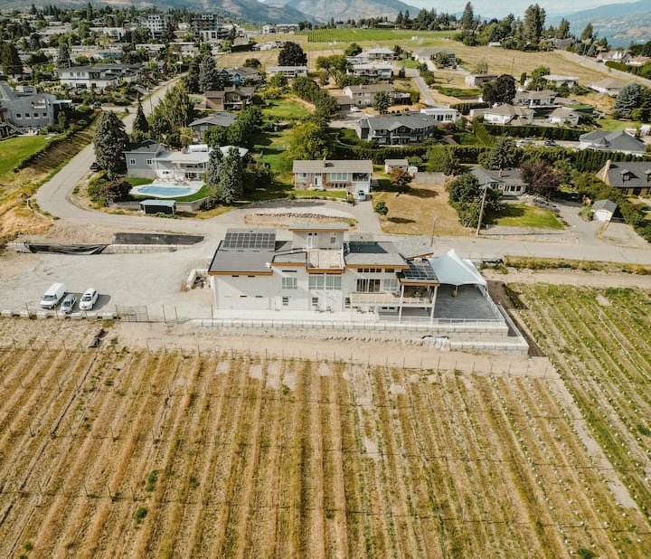 A Modern Organic Vineyard Escape - 3 Bedrooms - Kelowna