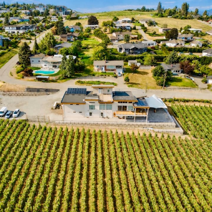 A Modern Organic Vineyard Escape - 3 Bedrooms - Kelowna