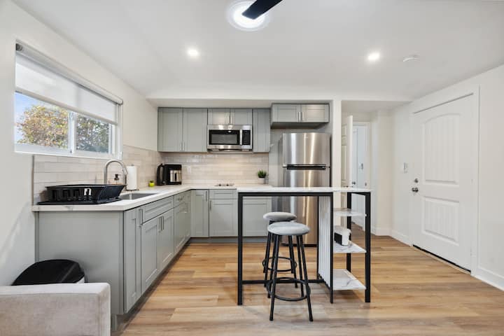 Cozy 1 Bed Apartment Near Coronado Base - Chula Vista, CA