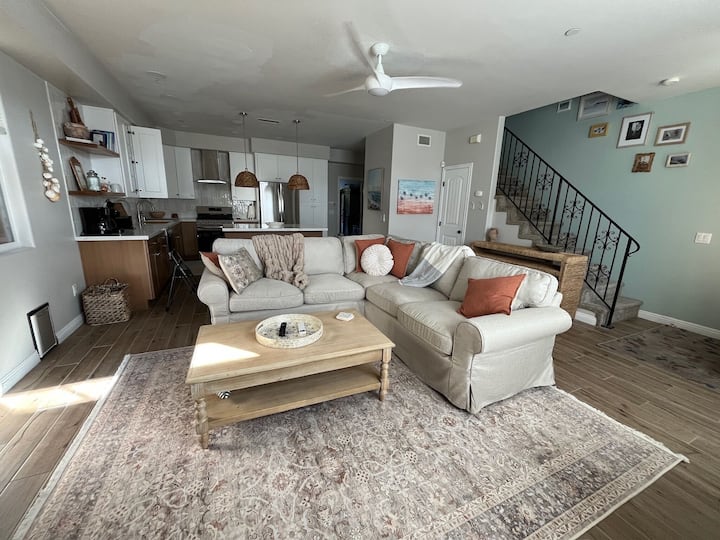 Beach Oasis In Carlsbad Village - Carlsbad, CA