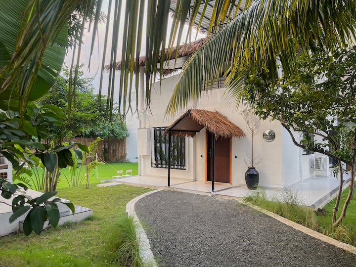 Lush Life - Private Bali-inspired Villa - Indore