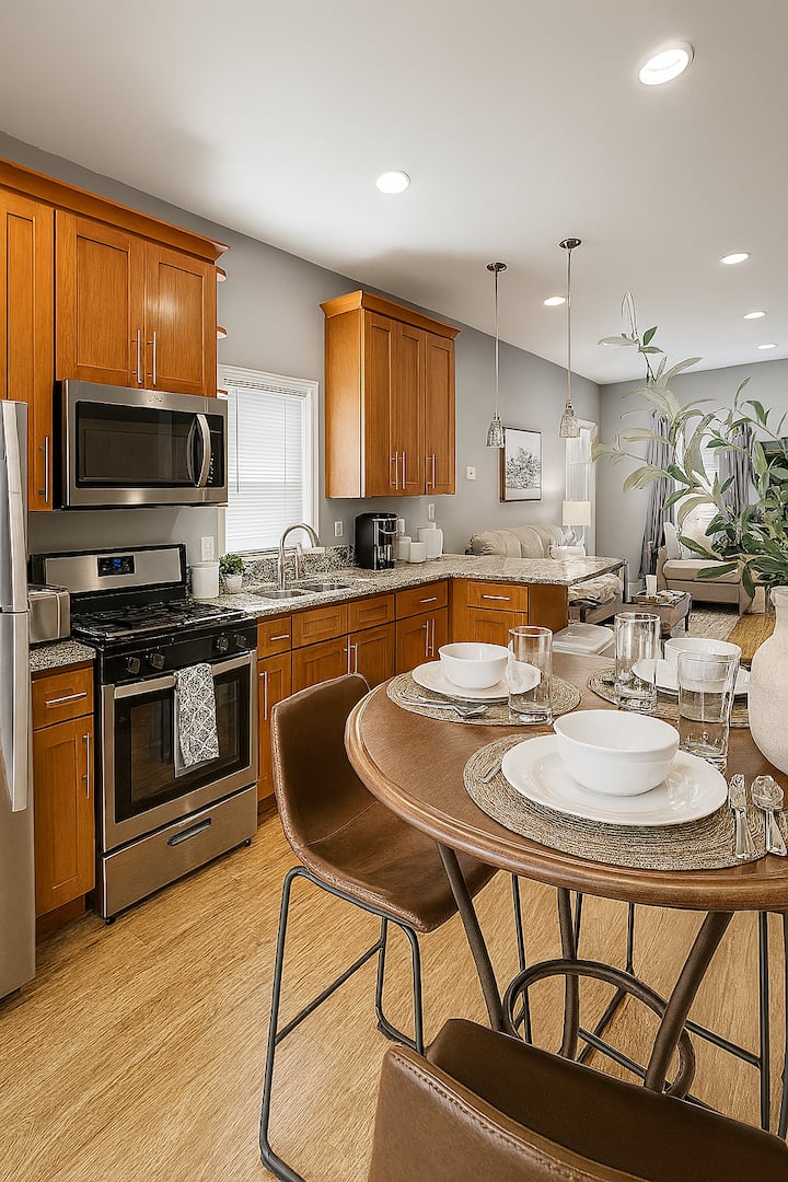 Bridgeport Bungalow | Sleeps 4 - Chicago, IL