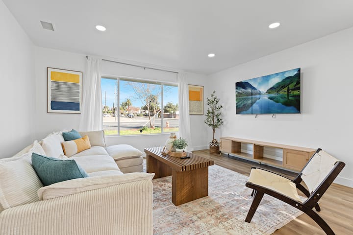 Spacious 4br Home Near Downtown W Pool & Bbq - Redlands, CA