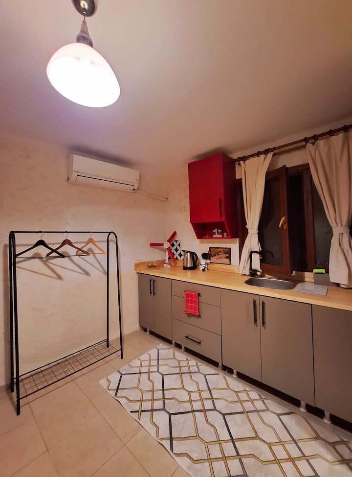 Kırmızı Apart - Ayvalık