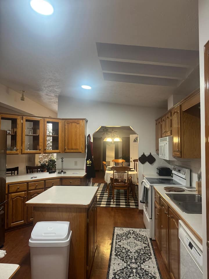 Stylish Stay • 10 Min To U. Iowa - Iowa City, IA