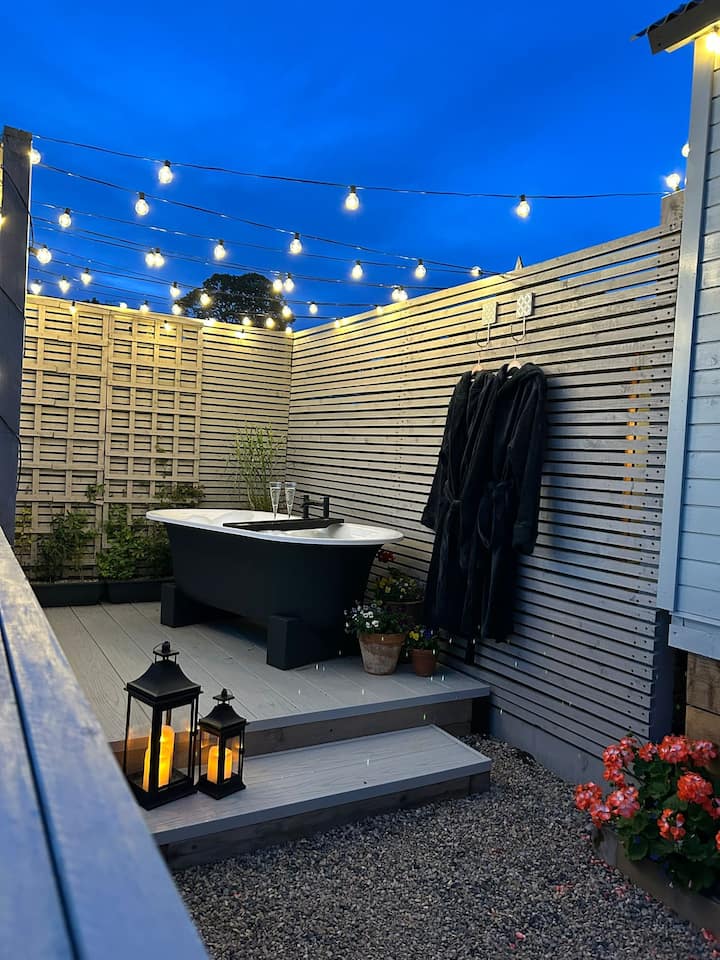 The Whistle Stop With Stargazing Bath & Log Burner - Northumberland