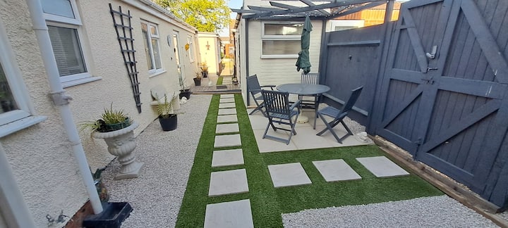 Self Contained X3-bed X2 Bedrooms Apartment - West Mersea