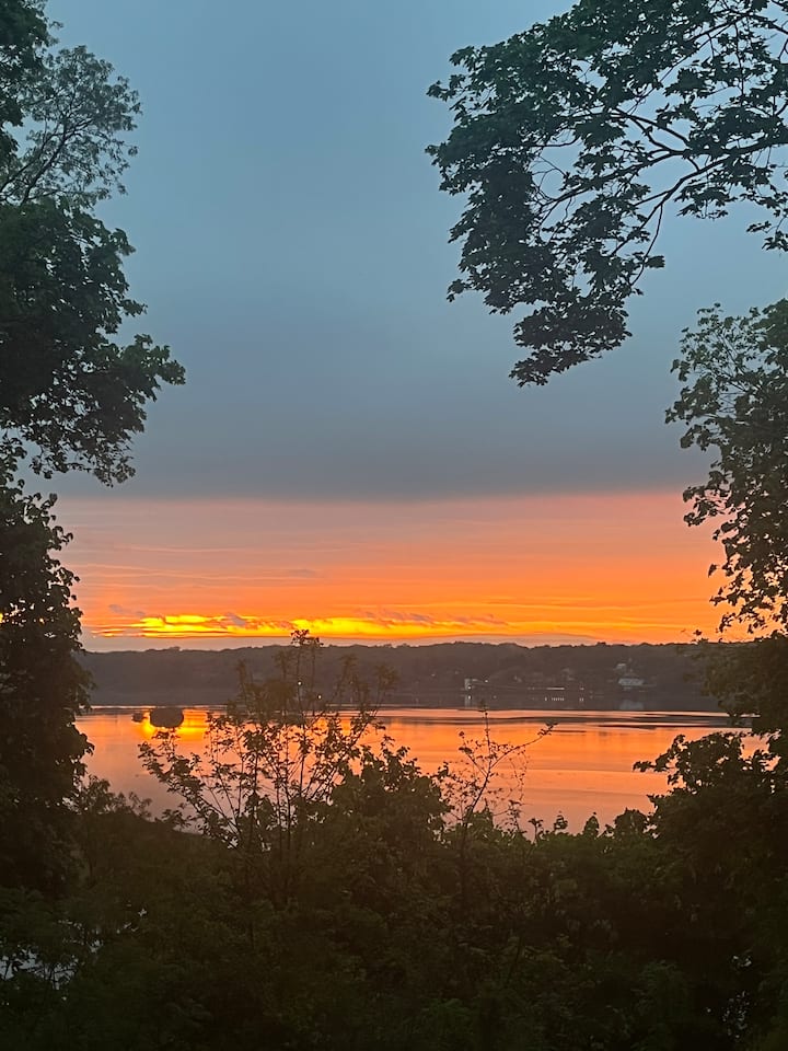 Pluto's Retreat - Kingston, NY