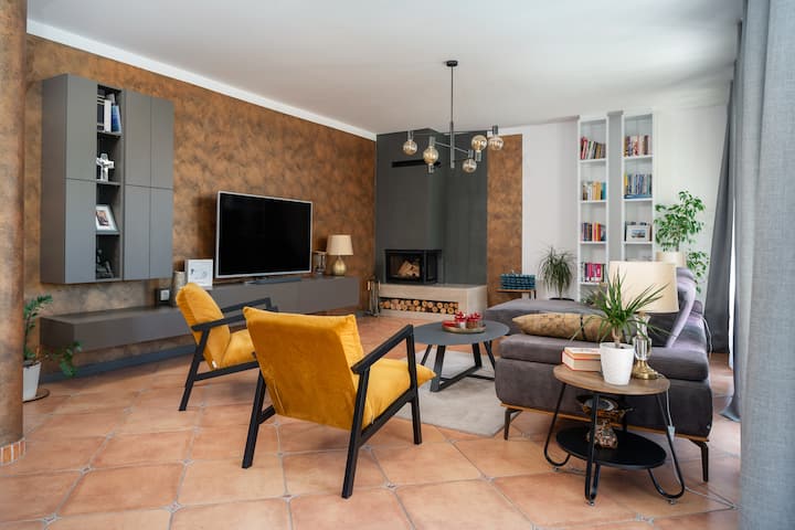 Villa Castella Aurea & Heated Pool, Garage Parking - Arbanija