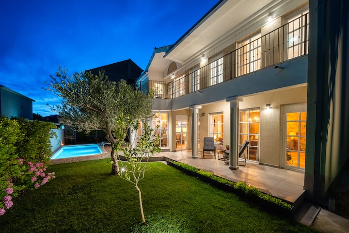 Villa Castella Aurea & Heated Pool, Garage Parking - Split