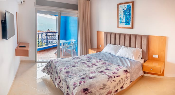 Cozy 1br Retreat With Rooftop Views - Akchour