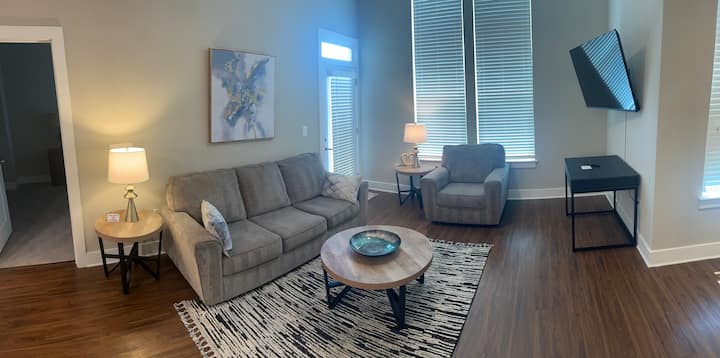 Large 1br/1ba Apt Home In Heart Of Southpark - Charlotte, NC