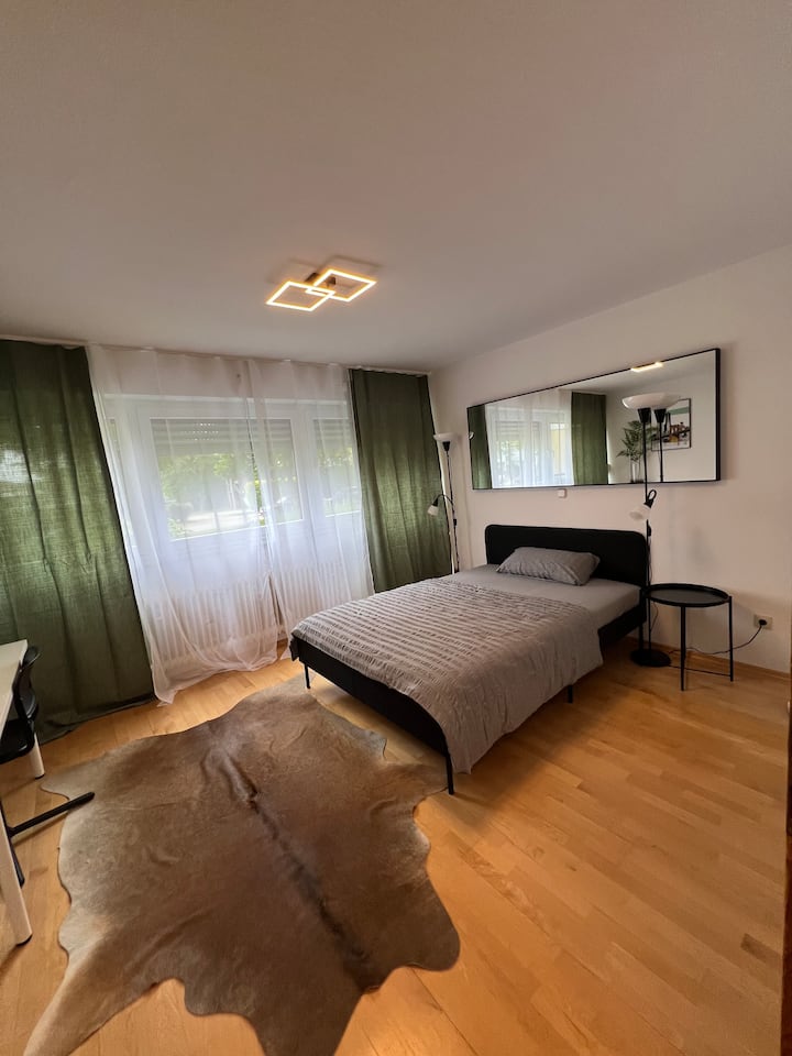 Wohnung In Garching Für 4 Gäste Mit 2 Balkonen - Garching