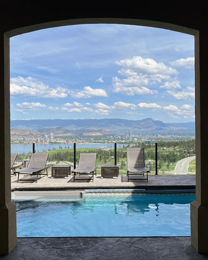 Amazing 6 Bedroom Lakeview House W/ Pool - West Kelowna
