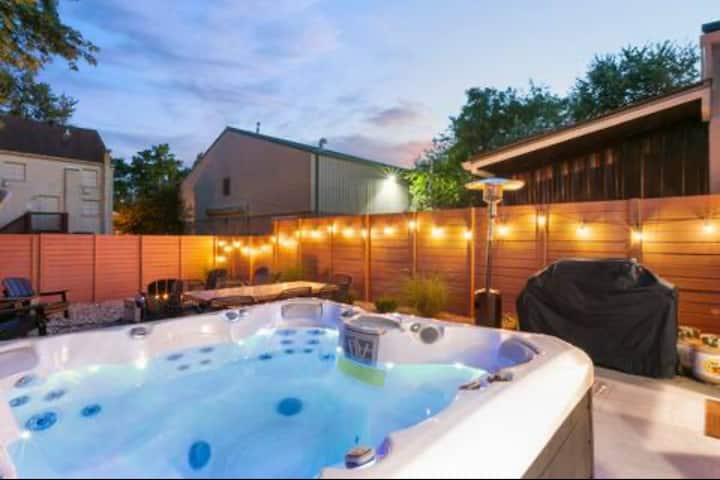 Hottub-firepit-king Bed-walkable-coffee Bar - Louisville, KY