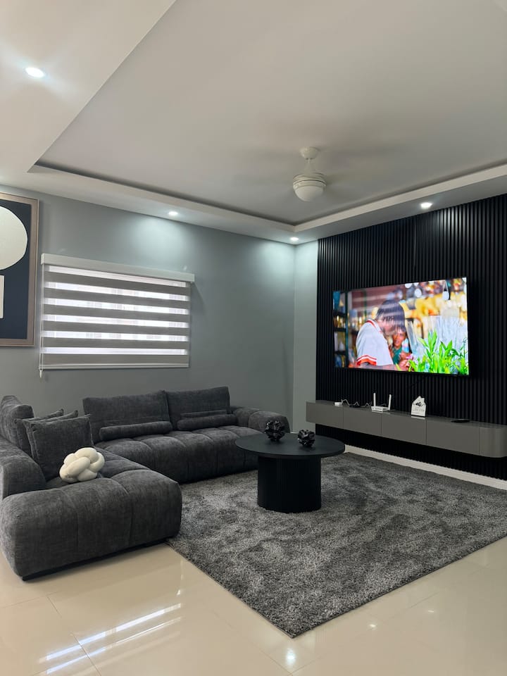 Tanwent Luxury Villa - Kingston