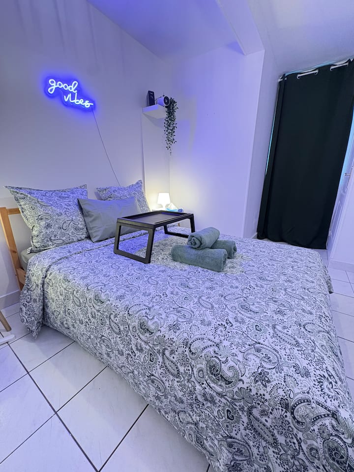 F3 Confortable à 2 Min Du Métro Et Ambiance Cinéma - Saint-Ouen