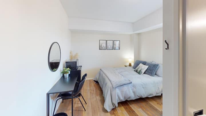 Douglas Suite #1 - Powell River