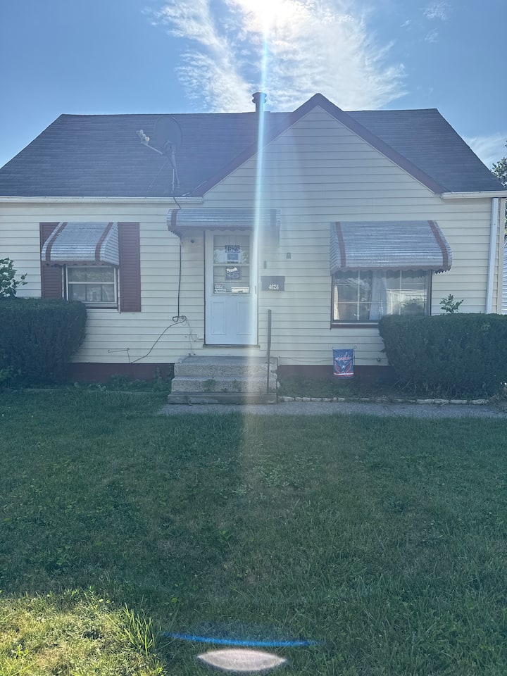 Home Near Airport - Cleveland, OH