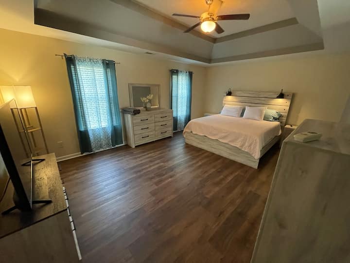 Spacious Cornelius Family Home - Davidson, NC