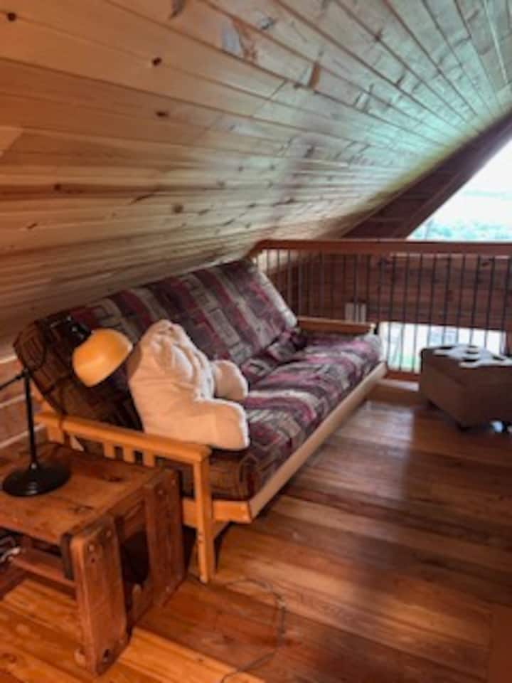 Sunrise Haven
Country Cabin With A View - Wisconsin