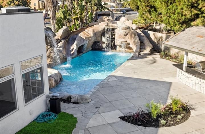 Ultra-lux 8br/6ba Estate In Fountain Valley - Huntington Beach, CA