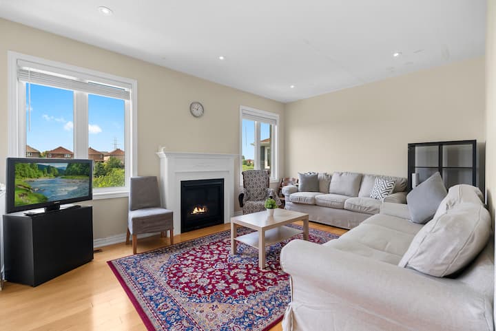 Cozy Family Home | Netflix, Backyard & Quiet Area - Toronto