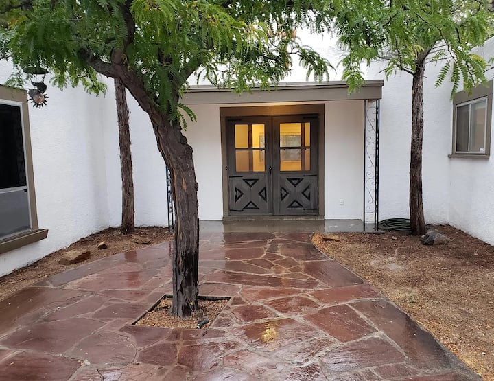 Up, Up And Away! Terrific Home Available For Aibf. - Albuquerque