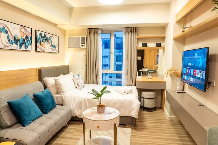 High-floor Stylish Studio In It Park – Avida Riala - Cebu City