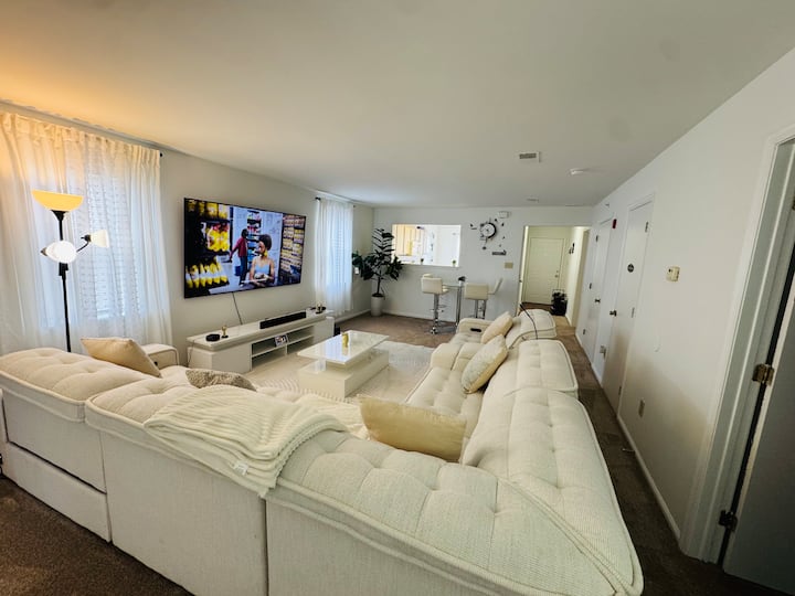 Clovis “Cozy Corner Airbnb” - Newark, DE
