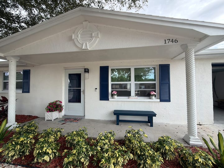 Spacious Sunshine Escape - Tarpon Springs, FL