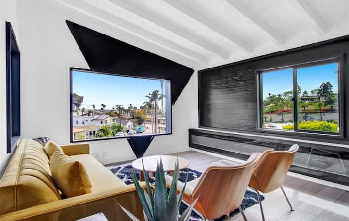 Unique Luxe Newport Art Home – Truly Stunning - Newport Beach, CA