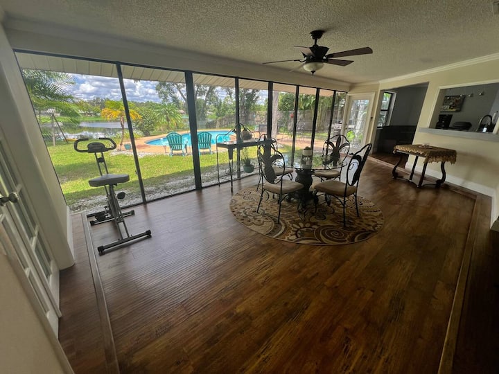 Serene Lake View Home With Pool - Alafia River State Park, Lithia