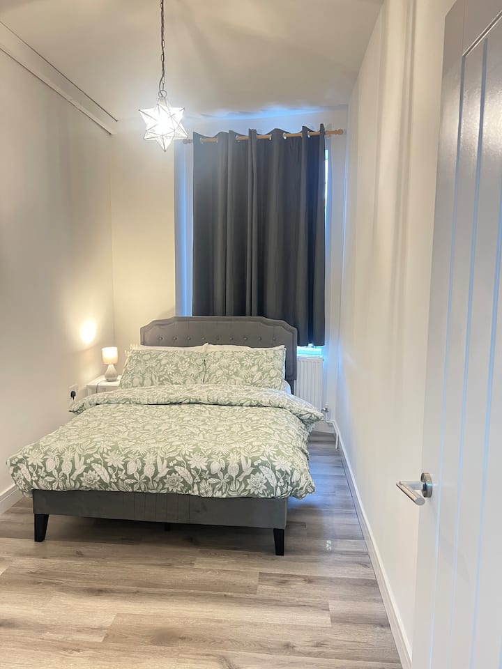 Two Bedroom Hanwell Modern Nest - Hayes
