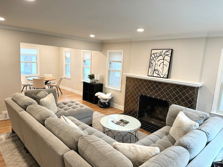 Escape By The Lake! - Grosse Pointe, MI