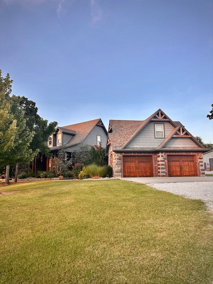 Rural Luxury Home Down A Quiet Country Road - Lake Thunderbird, OK