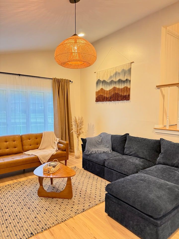 Cozy 5bd Home With Scandinavian Vibes - Oak Brook, IL