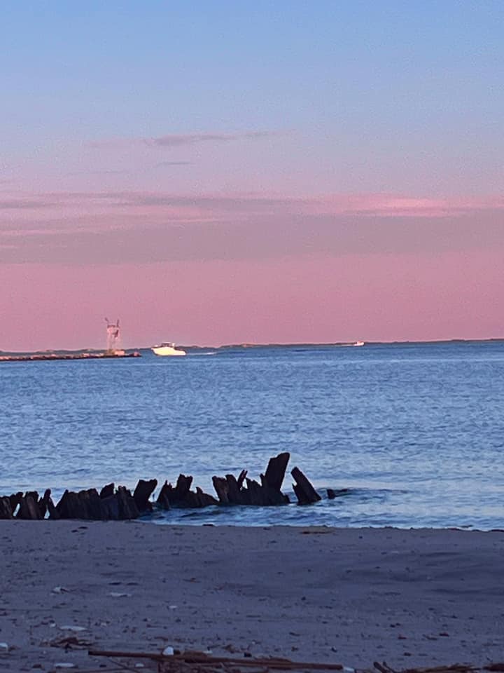 Bay Breeze Beach Cottage - Fire Island, NY
