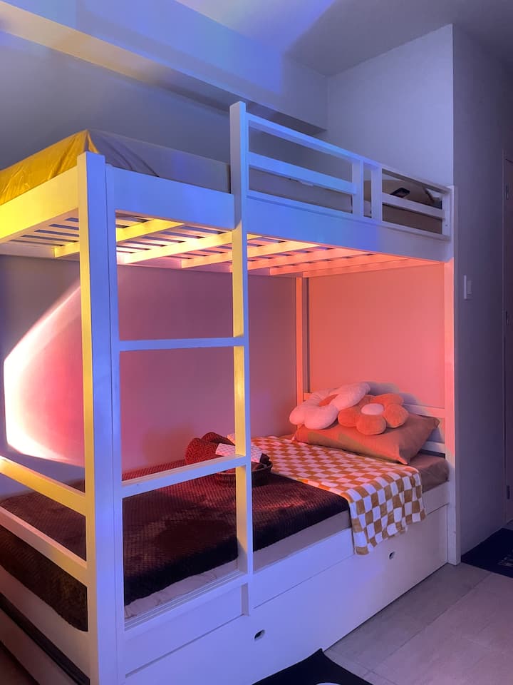 Studio Escapade Staycation - Alabang - Muntinlupa