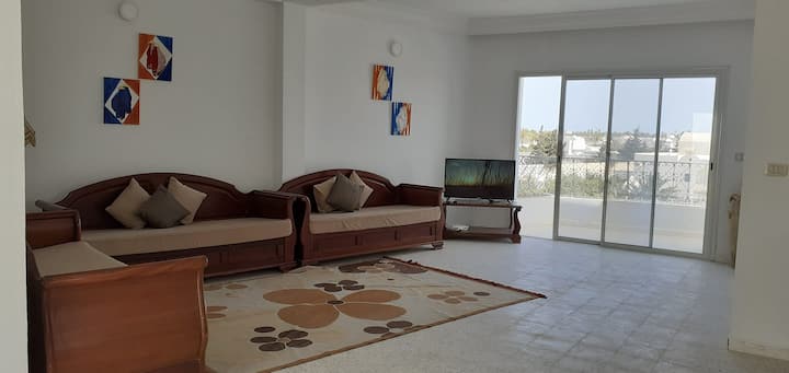 Vaste Espace Avec Terrasse Et Vue Dégagée à Djerba - Midoun