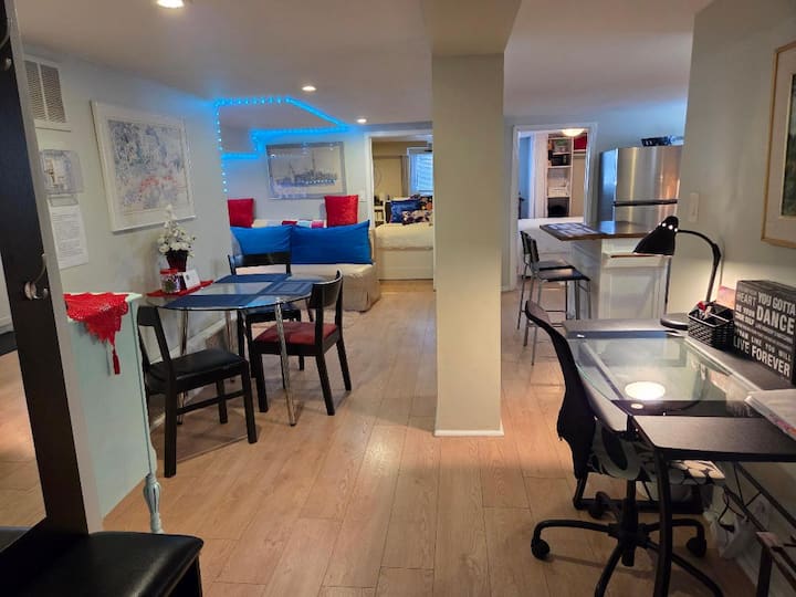 Cozy Toes & City Glows/sleep 4/d.t T.o 20min - Toronto