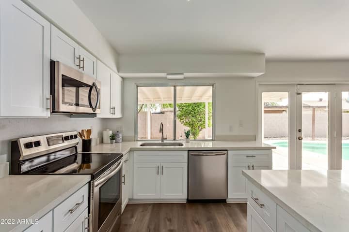 Desert Retreat 4br House + Pool - Phoenix, AZ