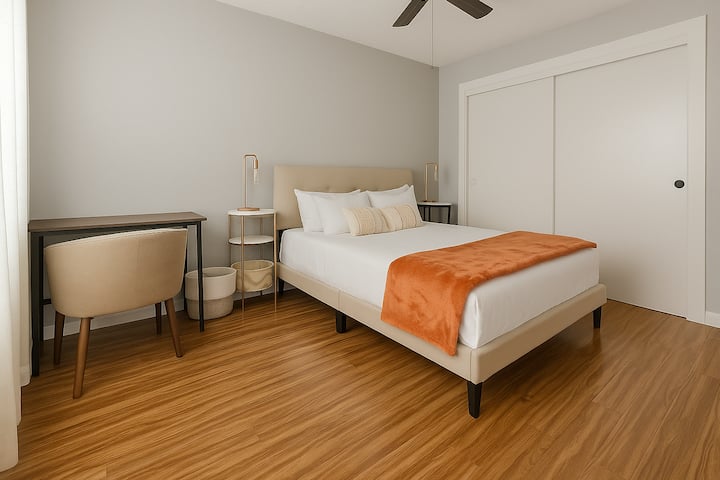 Peaceful Suite In Bakersfield W/ Ensuite Bath - Bakersfield, CA
