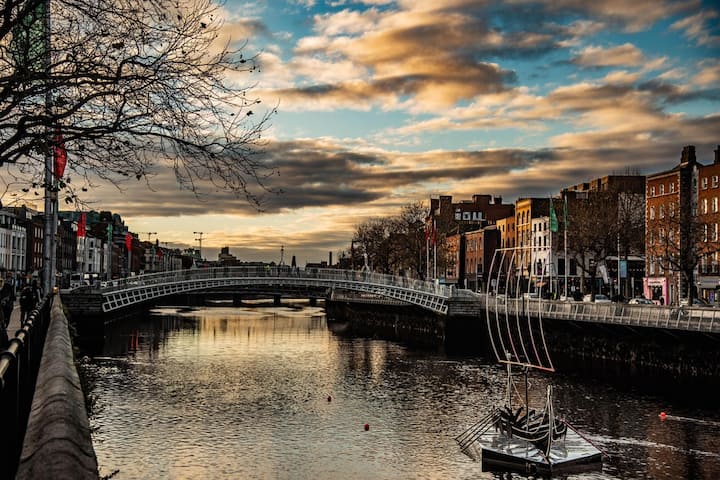 Ballsbridge 3 Bedroom Apartment With Parking - Dún Laoghaire