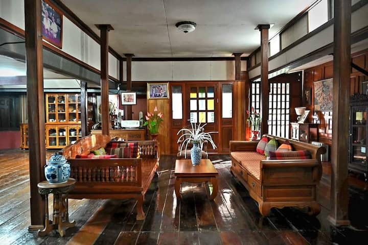 ทับทิมทอง โฮมสเตย์ ห้องเรือนไทย 100 ปี - Thailand